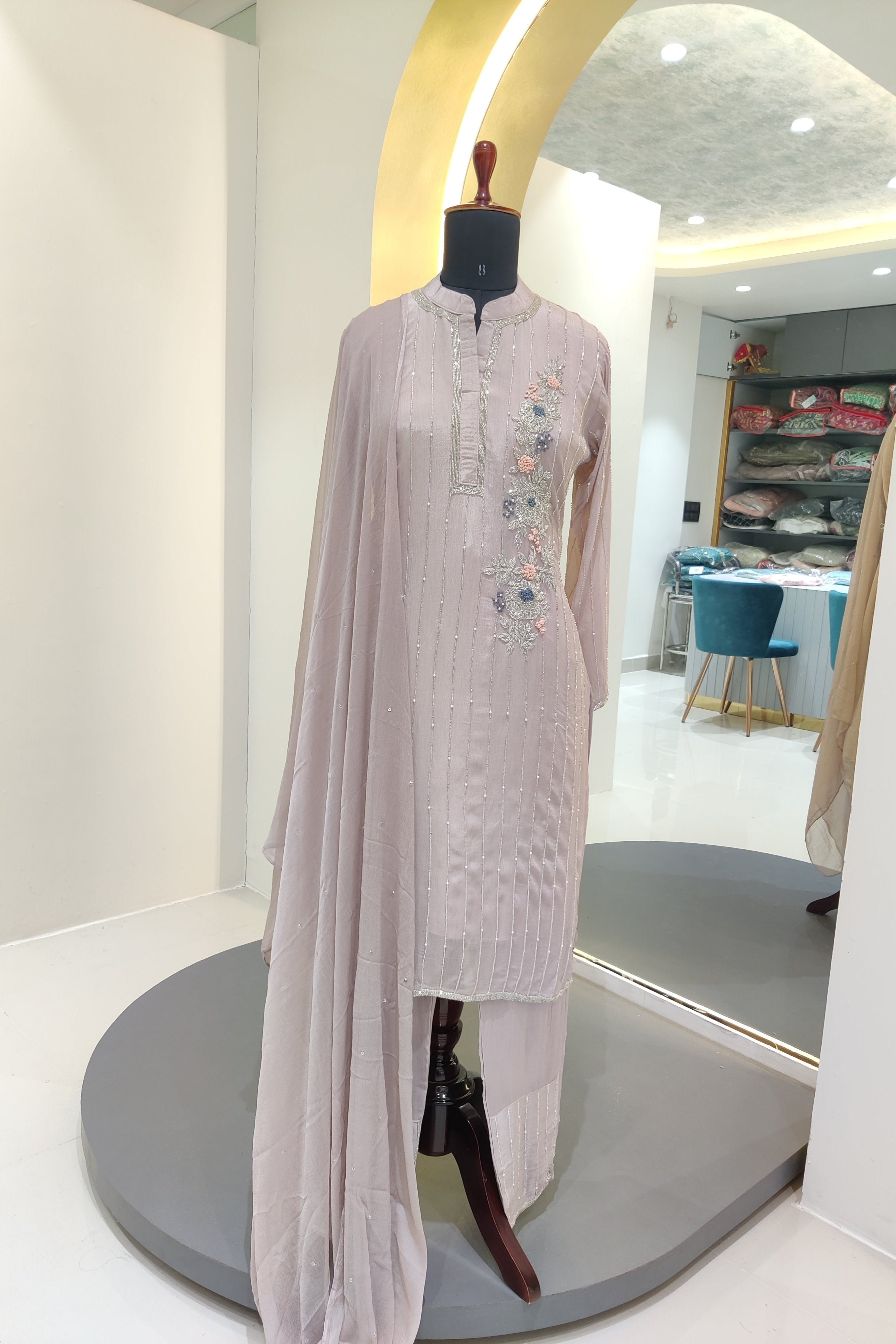 Chinnon hand work suit – Sahez